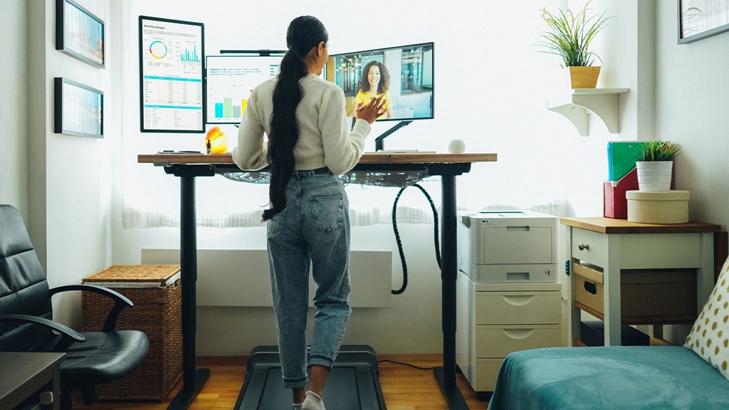 How a standing desk improves your health | INTHEBLACK