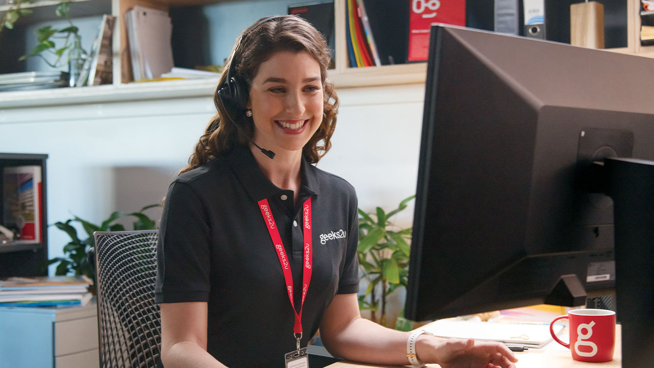 The benefits of outsourcing IT support for your business | INTHEBLACK